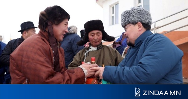 Богд хаант Монгол Улсын төрийн тугт хүндэтгэл үзүүлэх ёслолд УИХ ын
